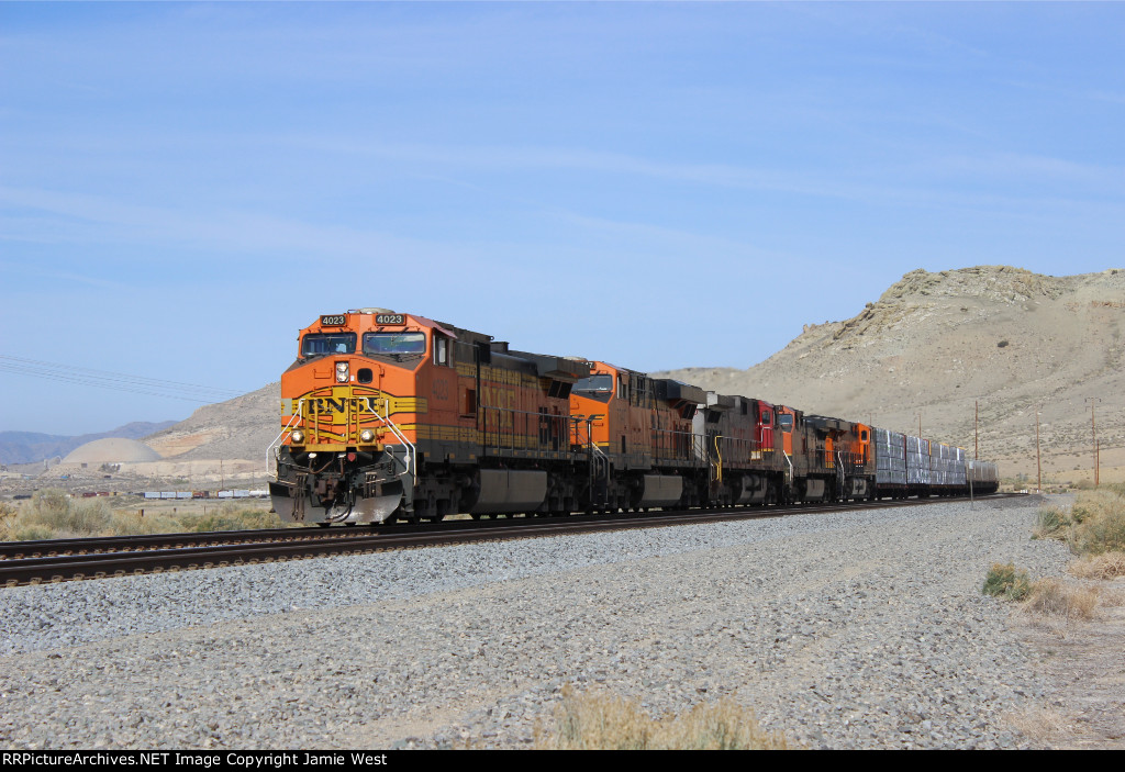 BNSF Manifest at Monolith